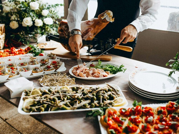 Quel service traiteur choisir pour vos événements ? – Terregourmande ...